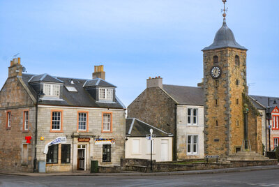 Clackmannan and the Towers (Walkhighlands)