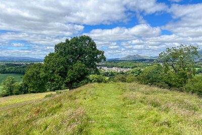 Clackmannan and the Towers (Walkhighlands)